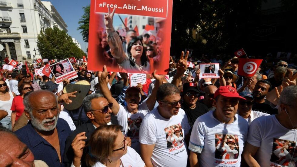 Tunisie: des milliers de manifestants à Tunis pour dénoncer l'arrestation de l'opposante Abir Moussi