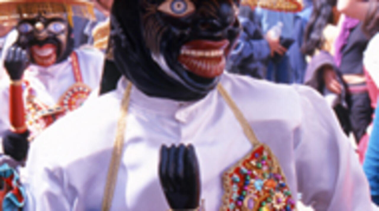 Los Qhapaq Negro de Paucartambo en París - Carrusel de las Artes