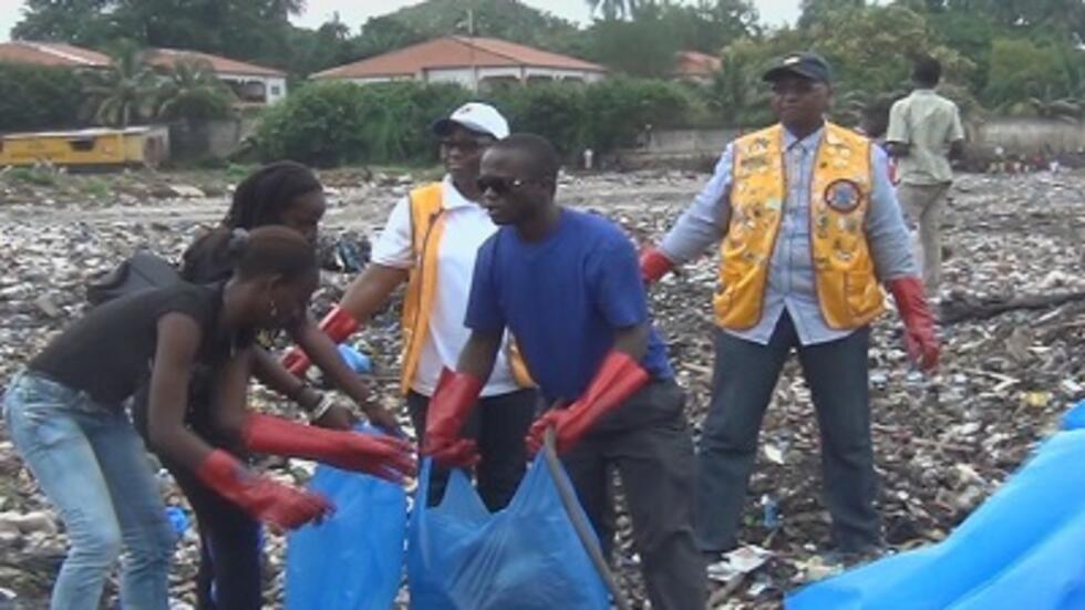 Guinée: les autorités délivrent à nouveau les agréments aux ...