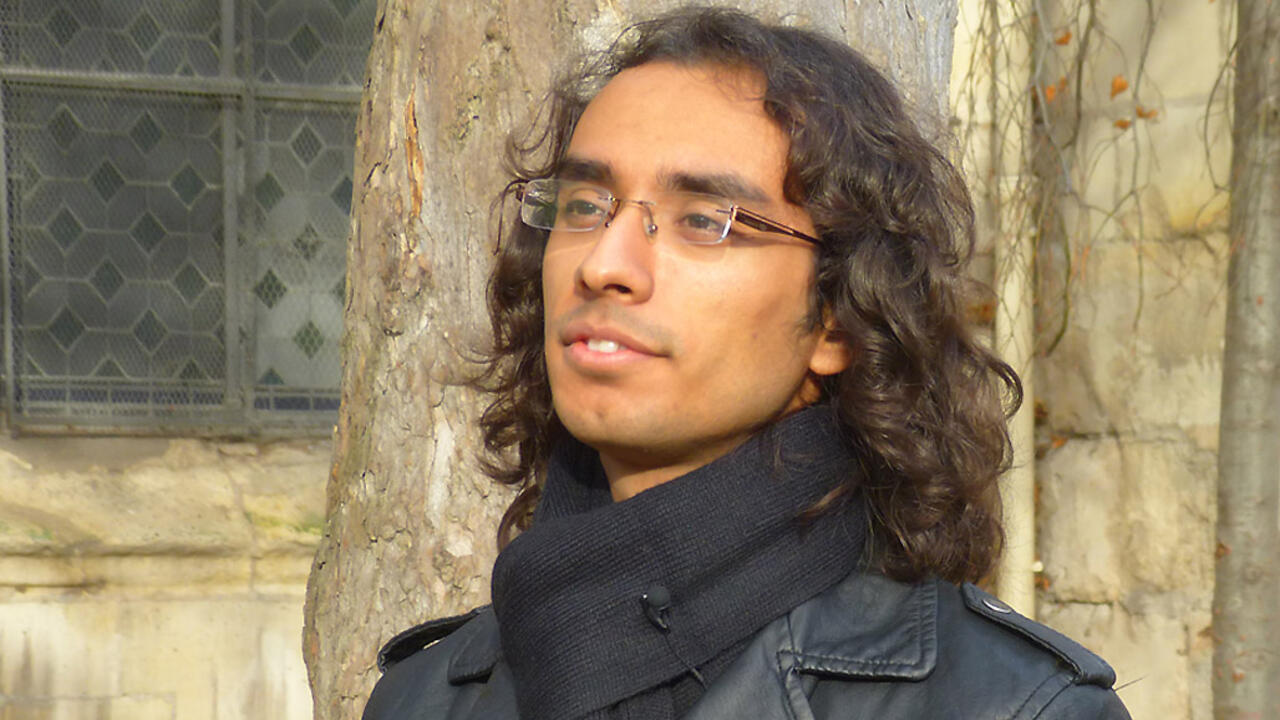 On a Parisian pavement café - French lesson: Parlez-vous Paris