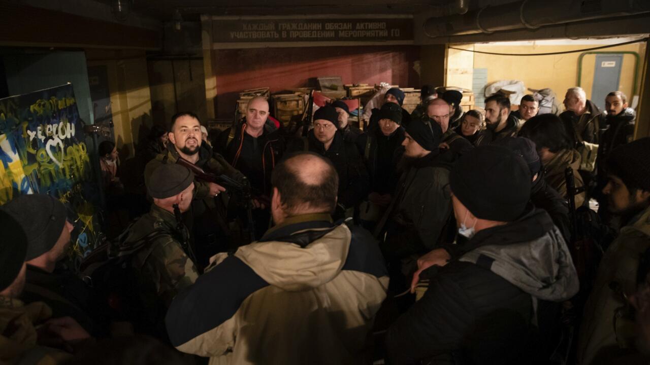 Guerre en Ukraine: la population de Dnipro mobilisée pour défendre son pays