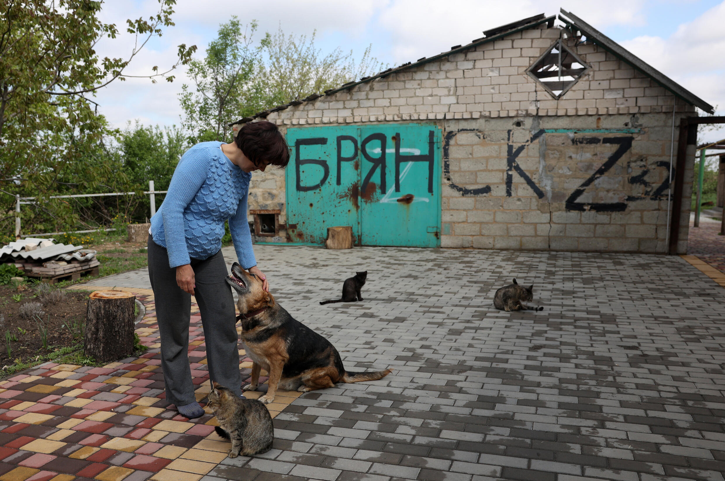 La amenaza de minas y proyectiles sin detonar acecha una aldea ucraniana