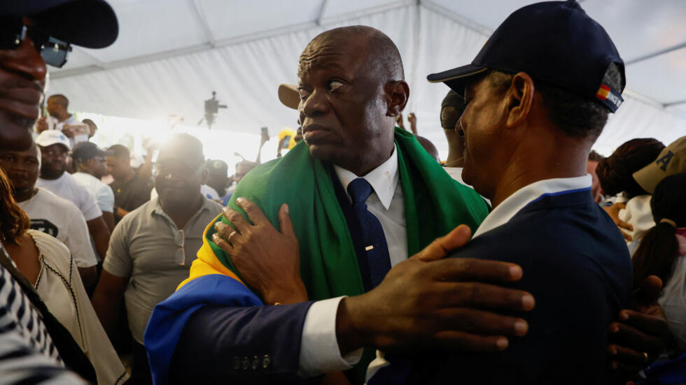 Présidentielle au Gabon: la victoire d’Oligui Nguema suscite des scènes de liesse et des ...