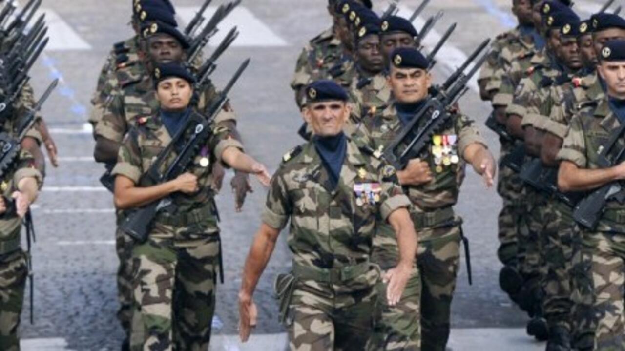 Le surplus militaire Doursoux - Reportage international