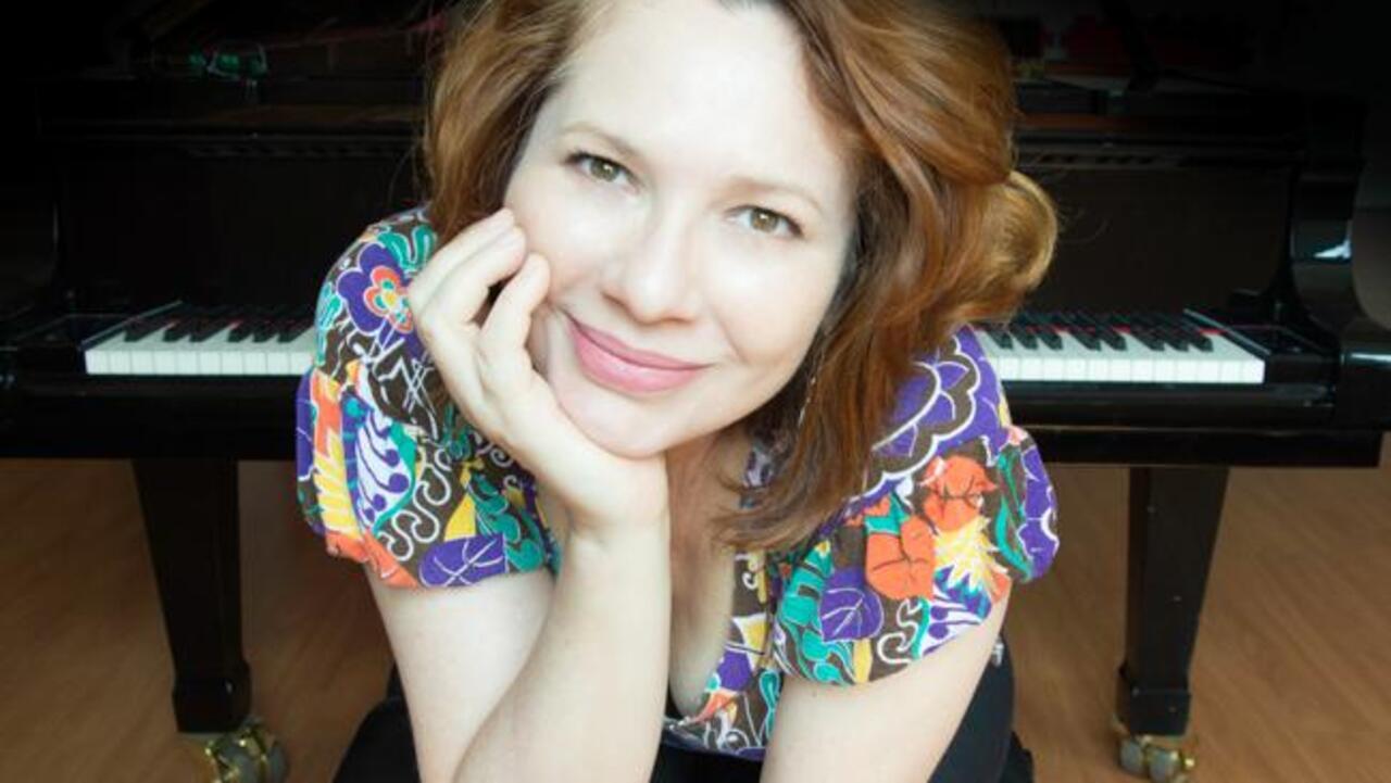 Pianista brasileira Karin Fernandes apresenta compositores ...