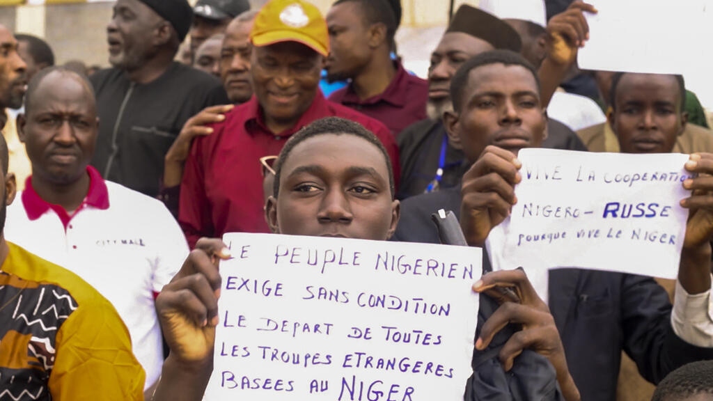 Head of presidential guard declares himself Niger's new leader after coup
