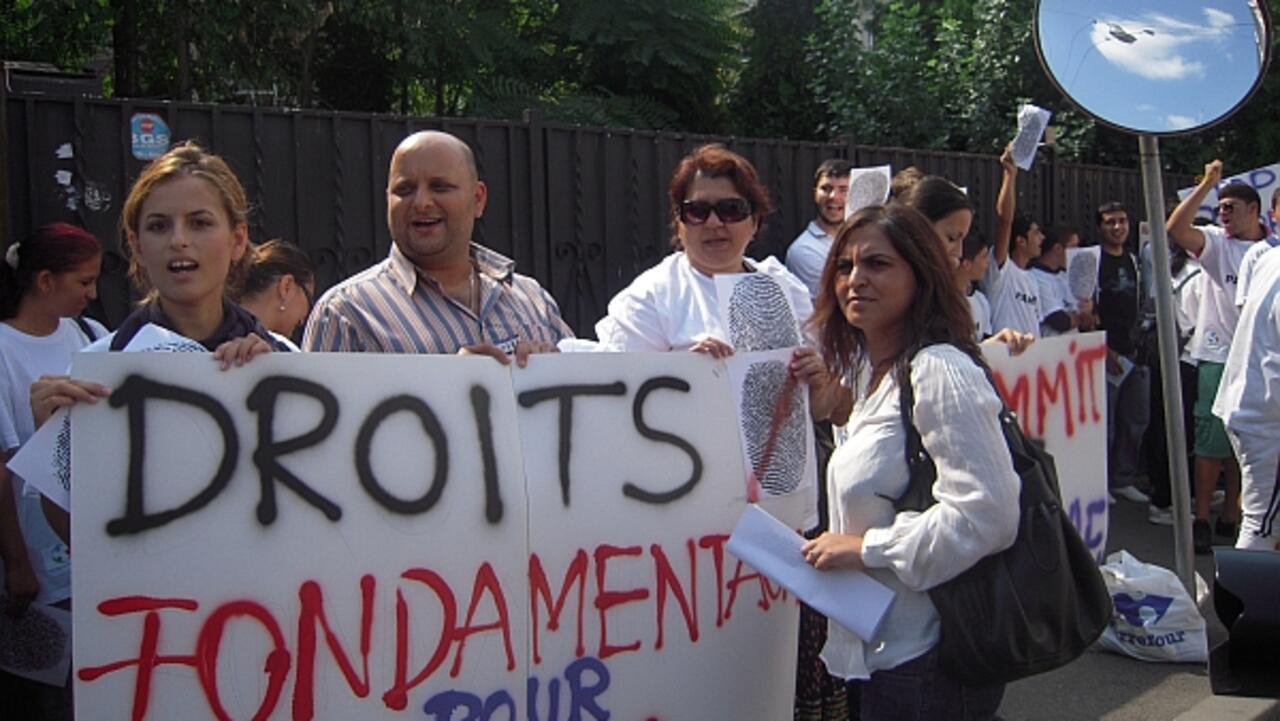 Un rapport accablant sur la situation des Roms en France