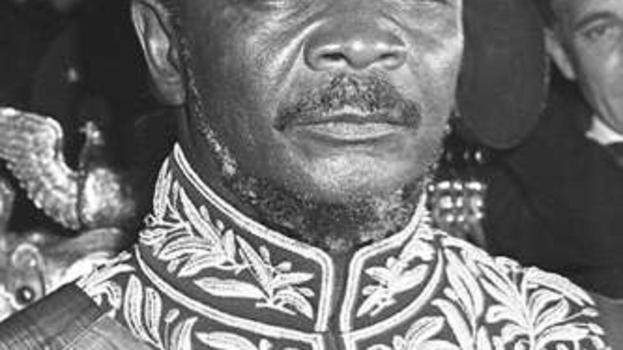 2. Portrait de Jean-Bedel Bokassa (4/4) - Archives d'Afrique