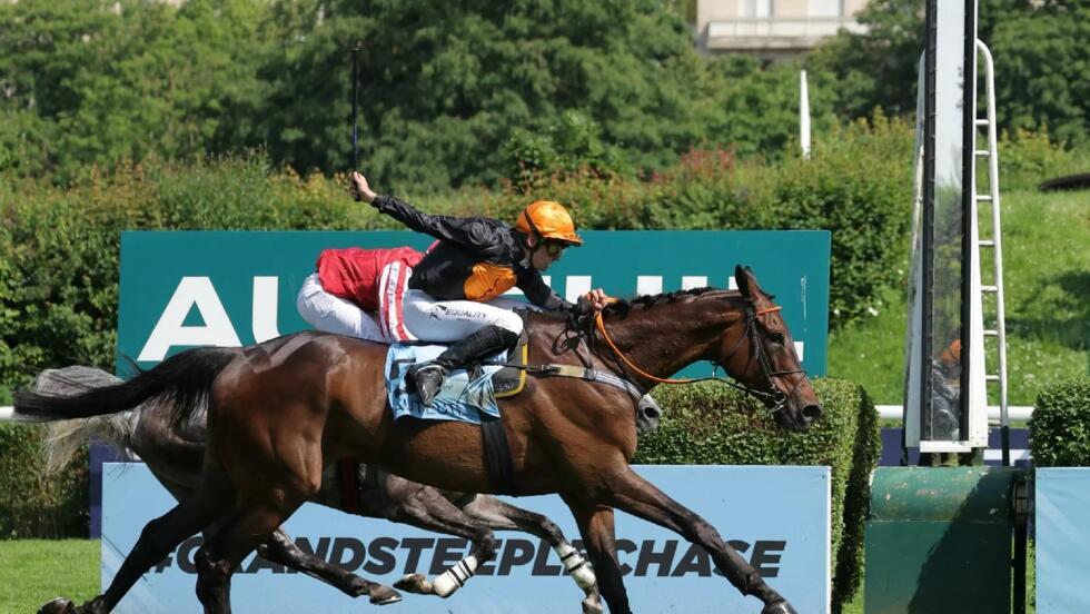 Un cal superb și o victorie superbă la Grand Steeple-Chase de Paris