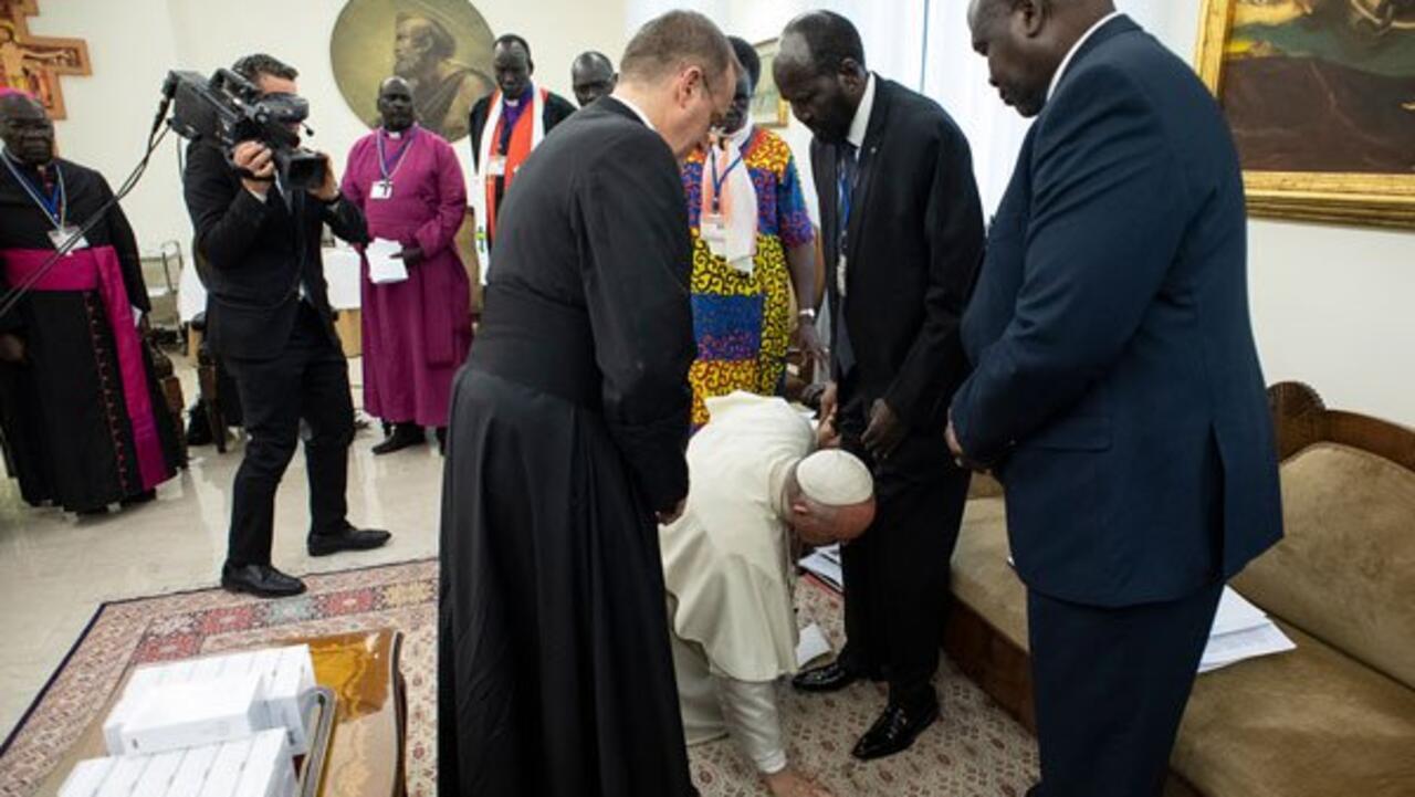 Focus on Africa: South Sudan in papal peace kiss - RFI
