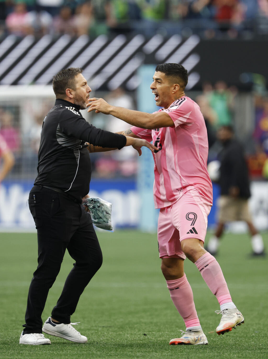 Por su escupitajo, Luis Suárez es sancionado por otros tres partidos por la MLS