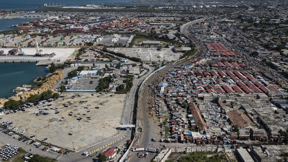 À la Une: en Haïti, la police reprend le contrôle du terminal pétrolier ...