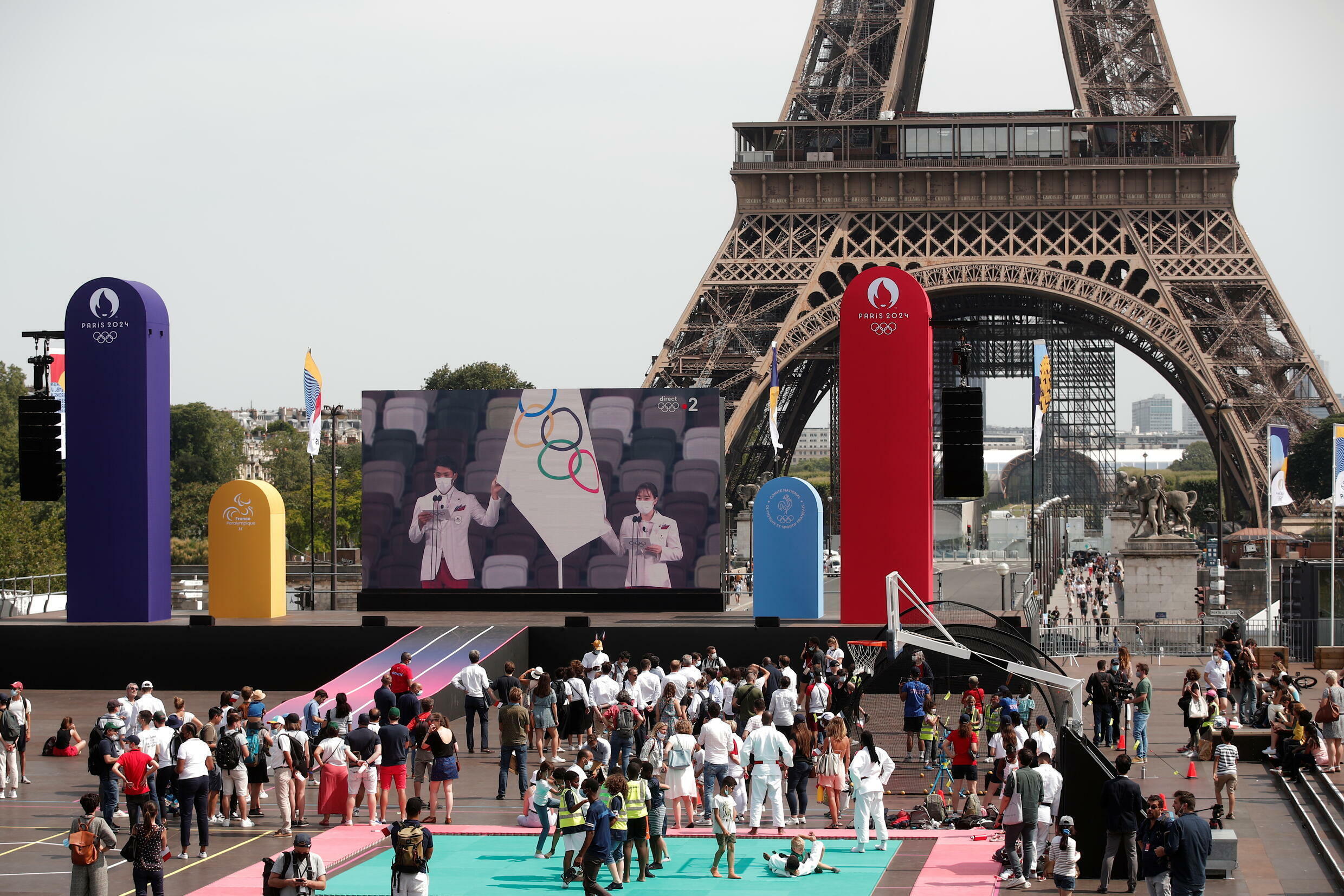 Paris tem fan zone para assistir à Olimpíada em meio à explosão de ...