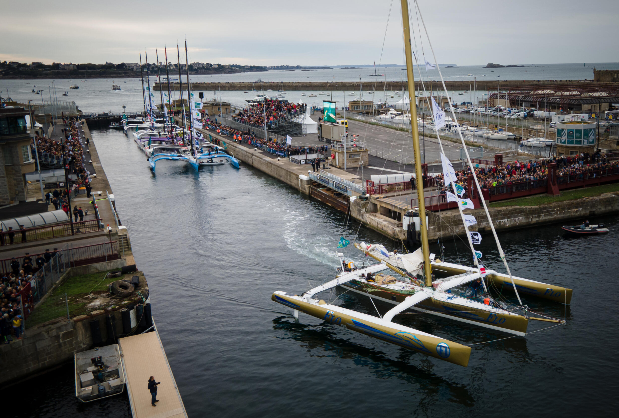 Route du Rhum: Philippe Poupon reprend le large pour un hommage à "Flo"
