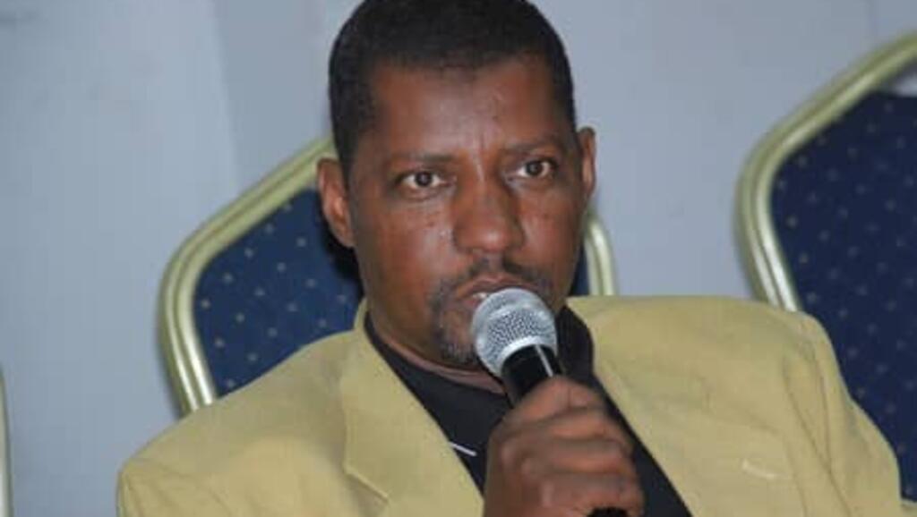 Hannde hiɗen yewtida e Bakari Gueye, jaayndeyanke hertorɗo dawro, dow ...