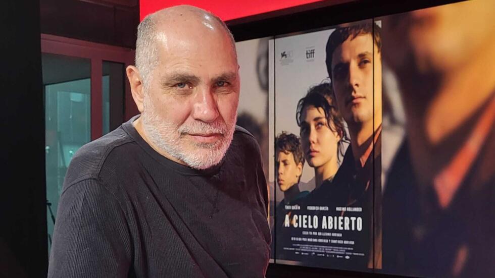 El escritor y cineasta mexicano Guillermo Arriaga presenta ‘A cielo ...