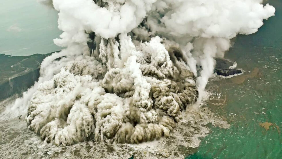 L'Indonésie relève le niveau d'alerte du volcan à l’origine du tsunami