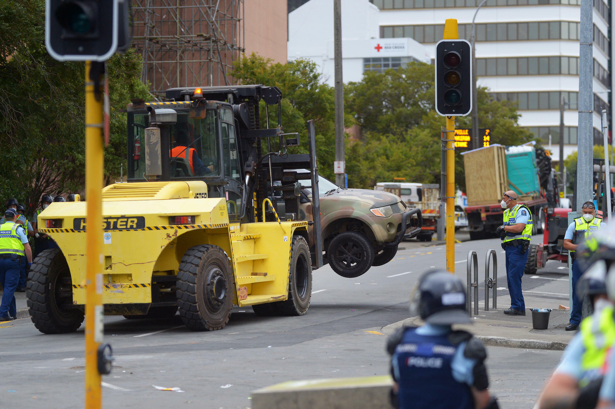 New Zealand protesters burn camp after riot police move in