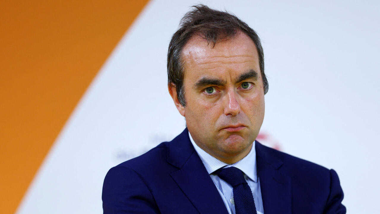Franţa: Numirea lui Sébastien Lecornu ca premier, criticată de opoziţie ...