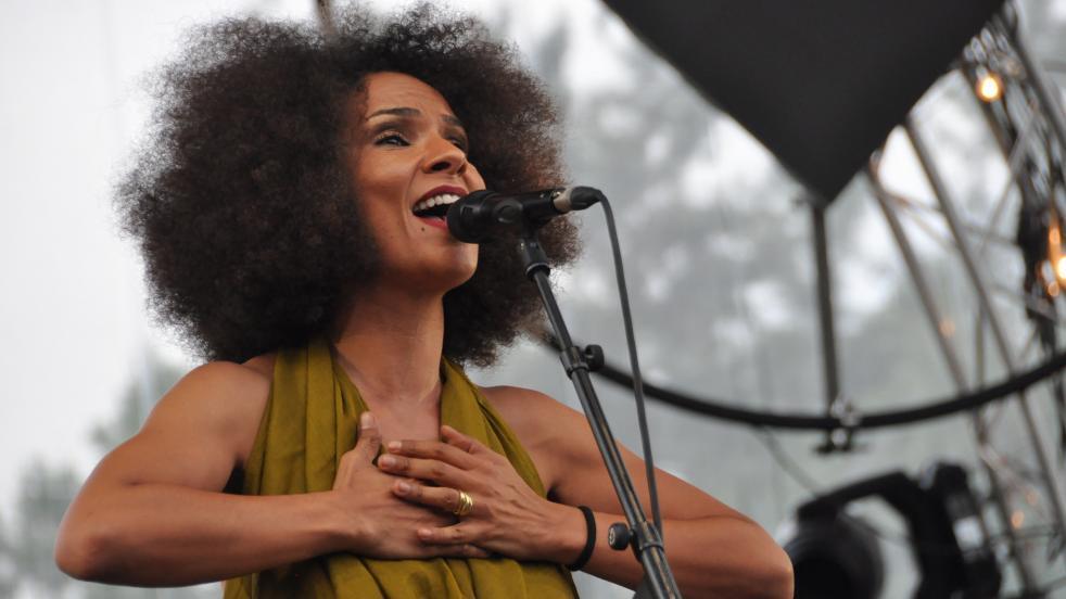 Oum brings Moroccan music to a new horizon