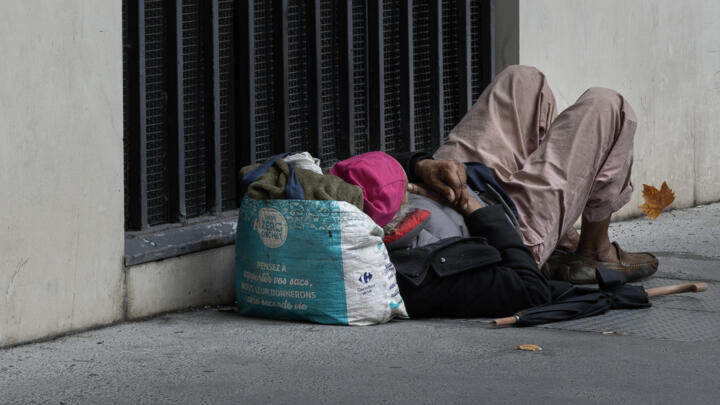 France's most vulnerable households are getting poorer, warns charity - RFI