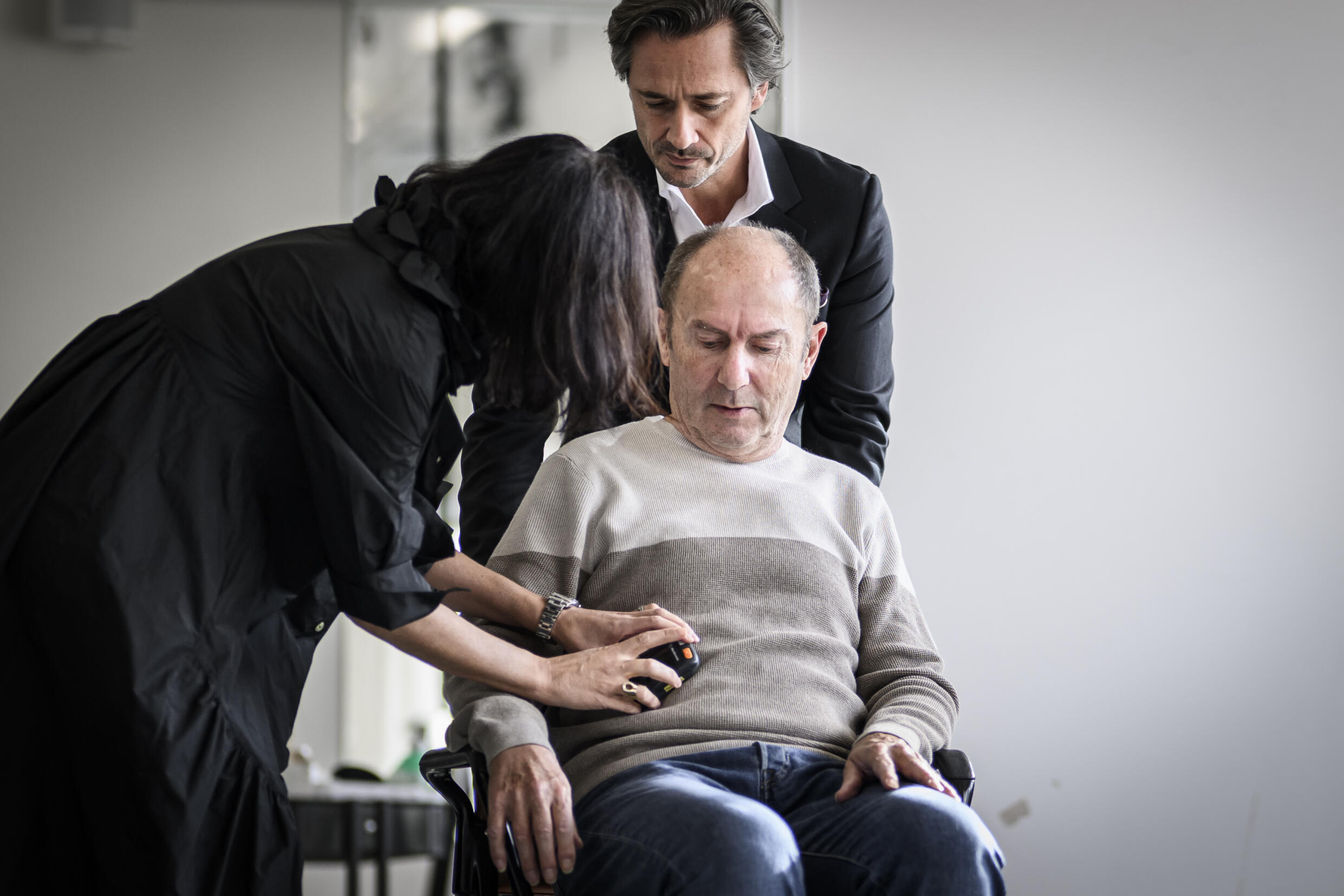 Un implante en la espina dorsal permite a un enfermo de Parkinson ...