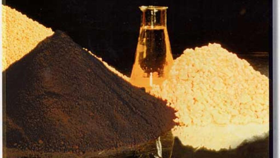 Iran produces first uranium yellowcake