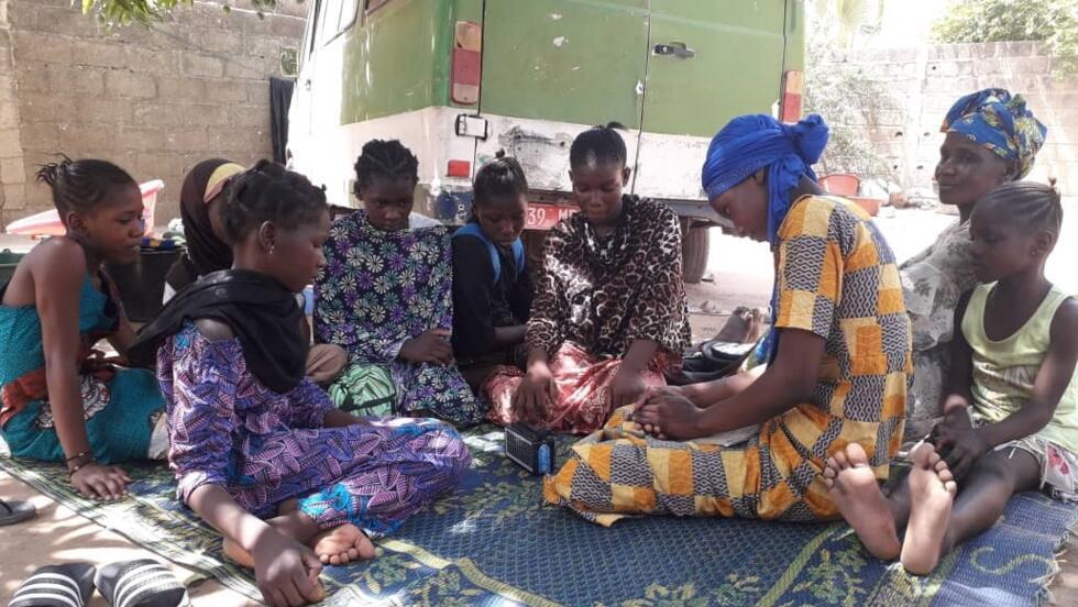 Mali: l'école à la radio pour les enfants déscolarisés par le conflit ...