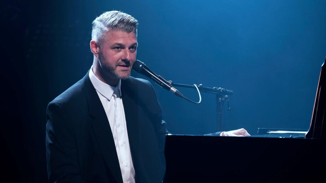 Le chanteur québécois Pierre Lapointe sort son nouvel album «L’Heure ...