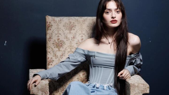 Solann: une chanteuse singulière à la voix de cristal - Reportage culture