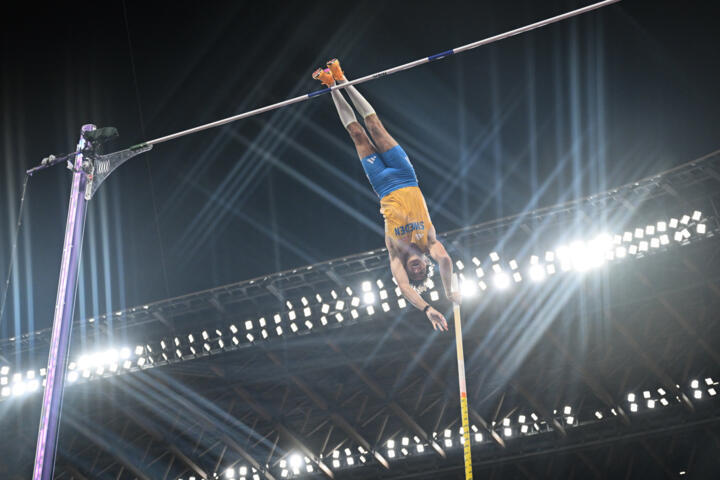 Duplantis soars to new pole vault record and retains world title