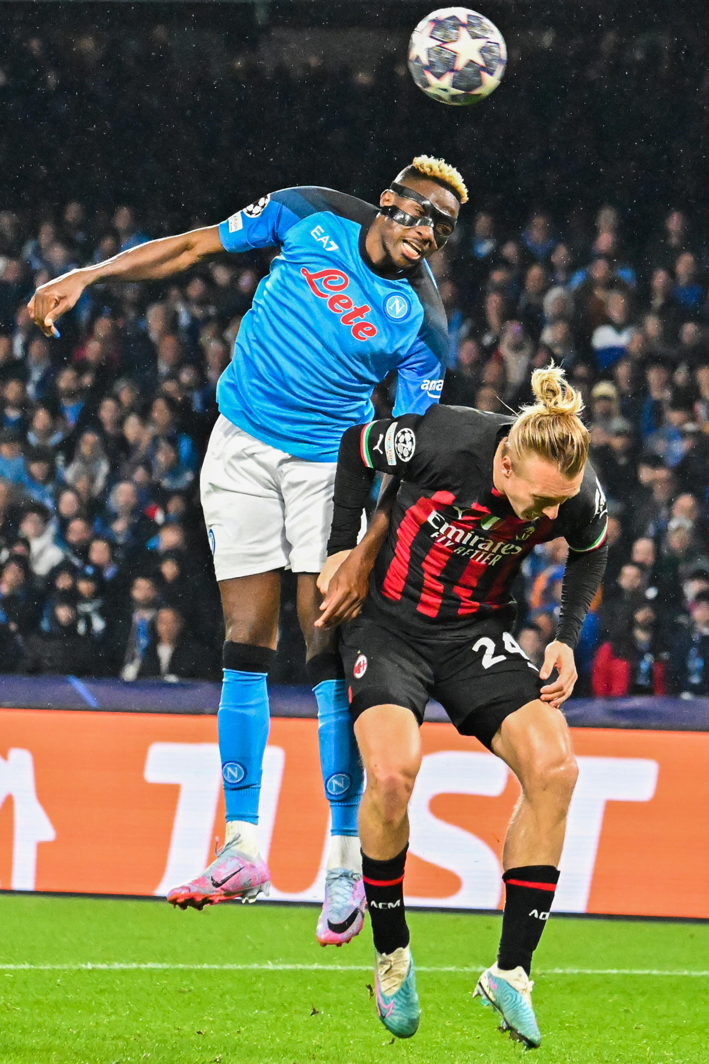 Giroud seals Milan's passage past Napoli into Champions League semis