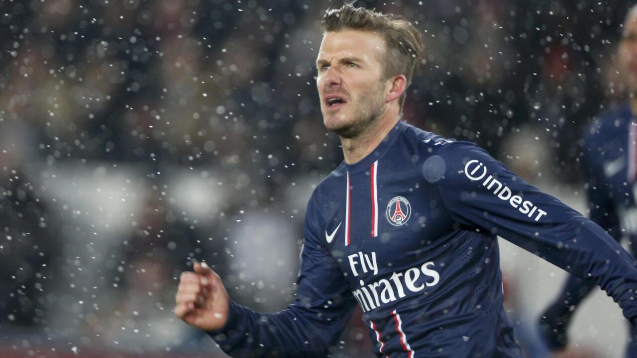 David Beckham estreia no Paris Saint-Germain no banco de reservas