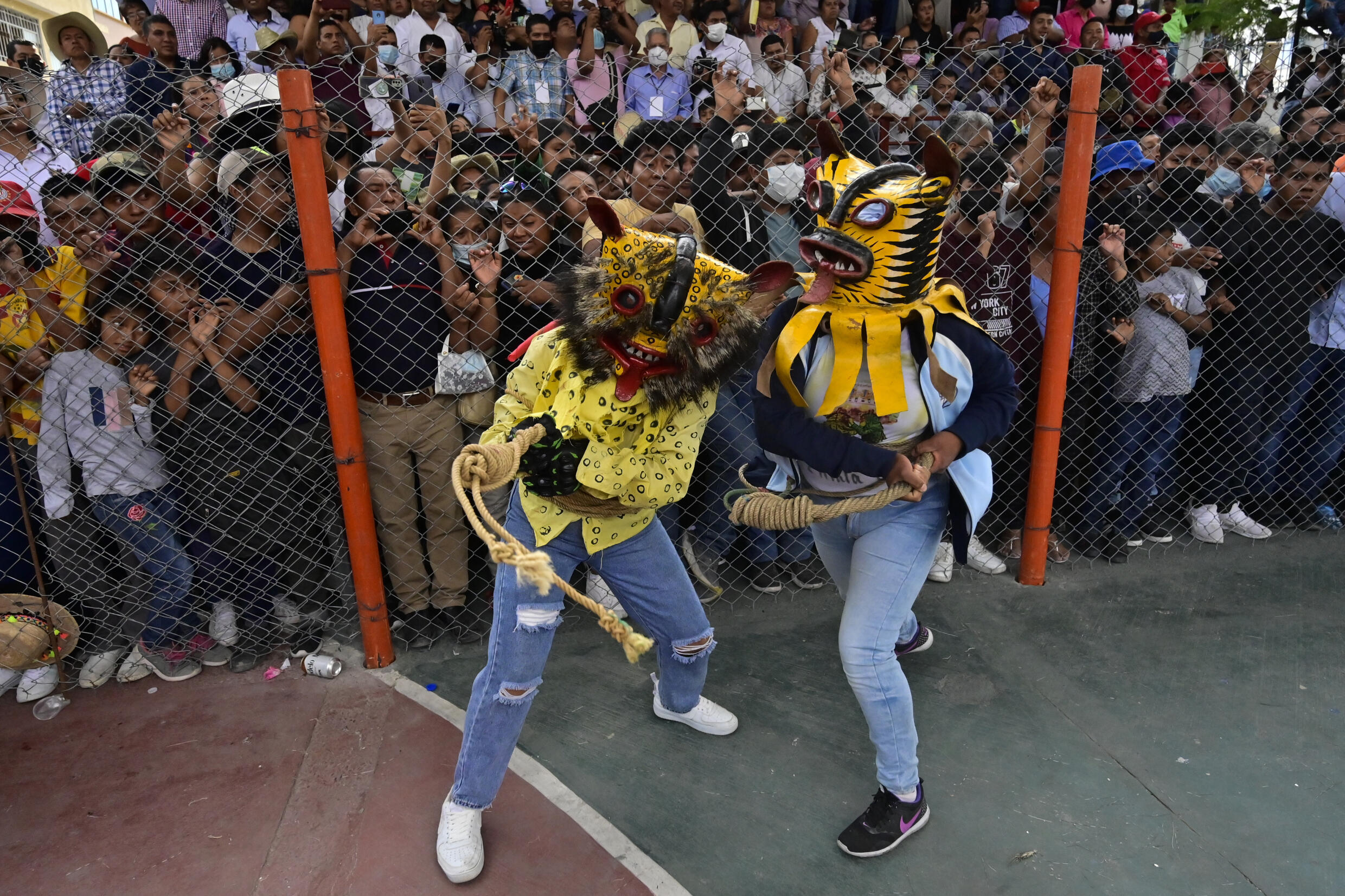Mexican tiger fight ritual draws blood to bring rain
