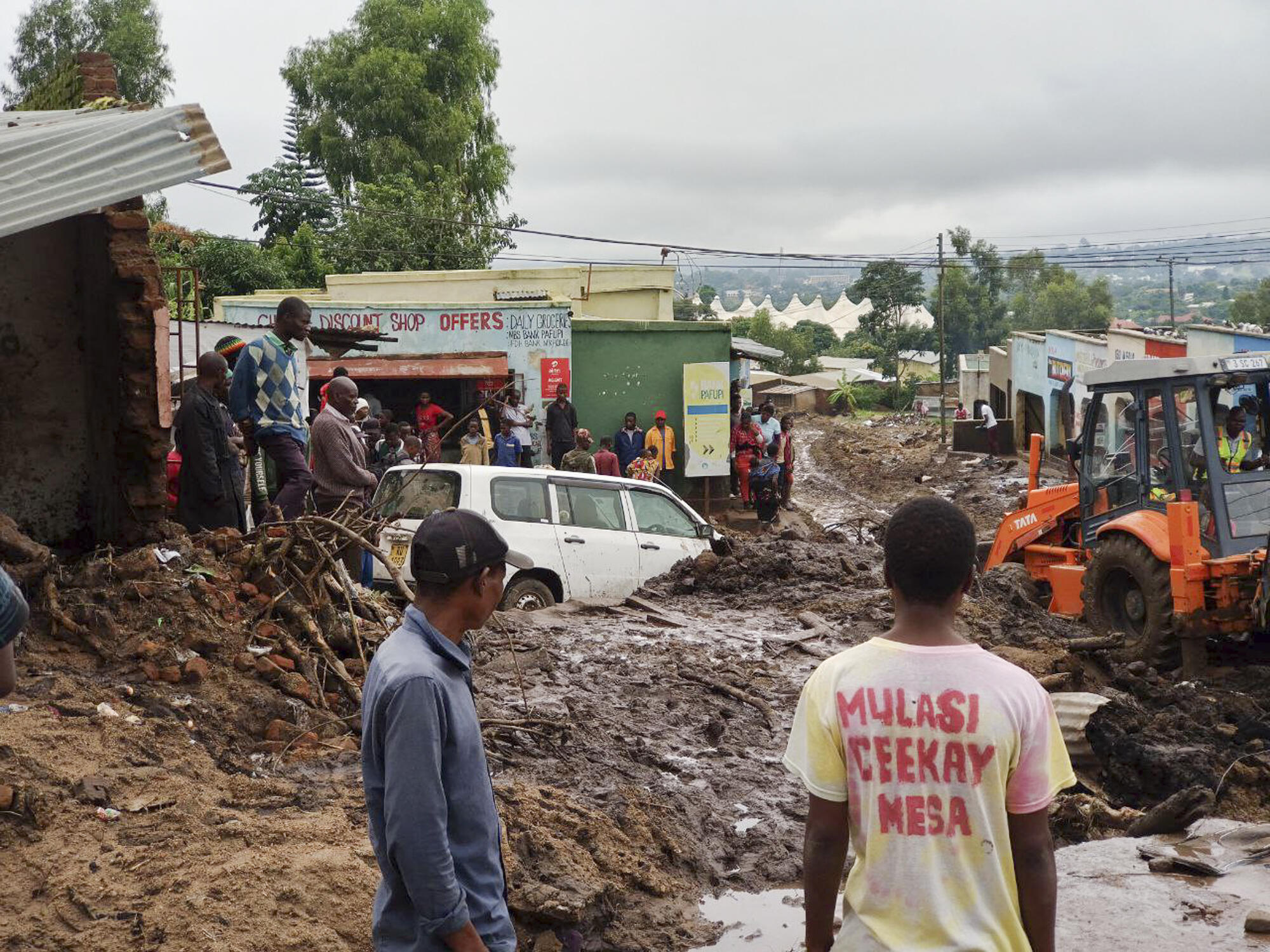 Malawians search mud for bodies as Cyclone Freddy eases
