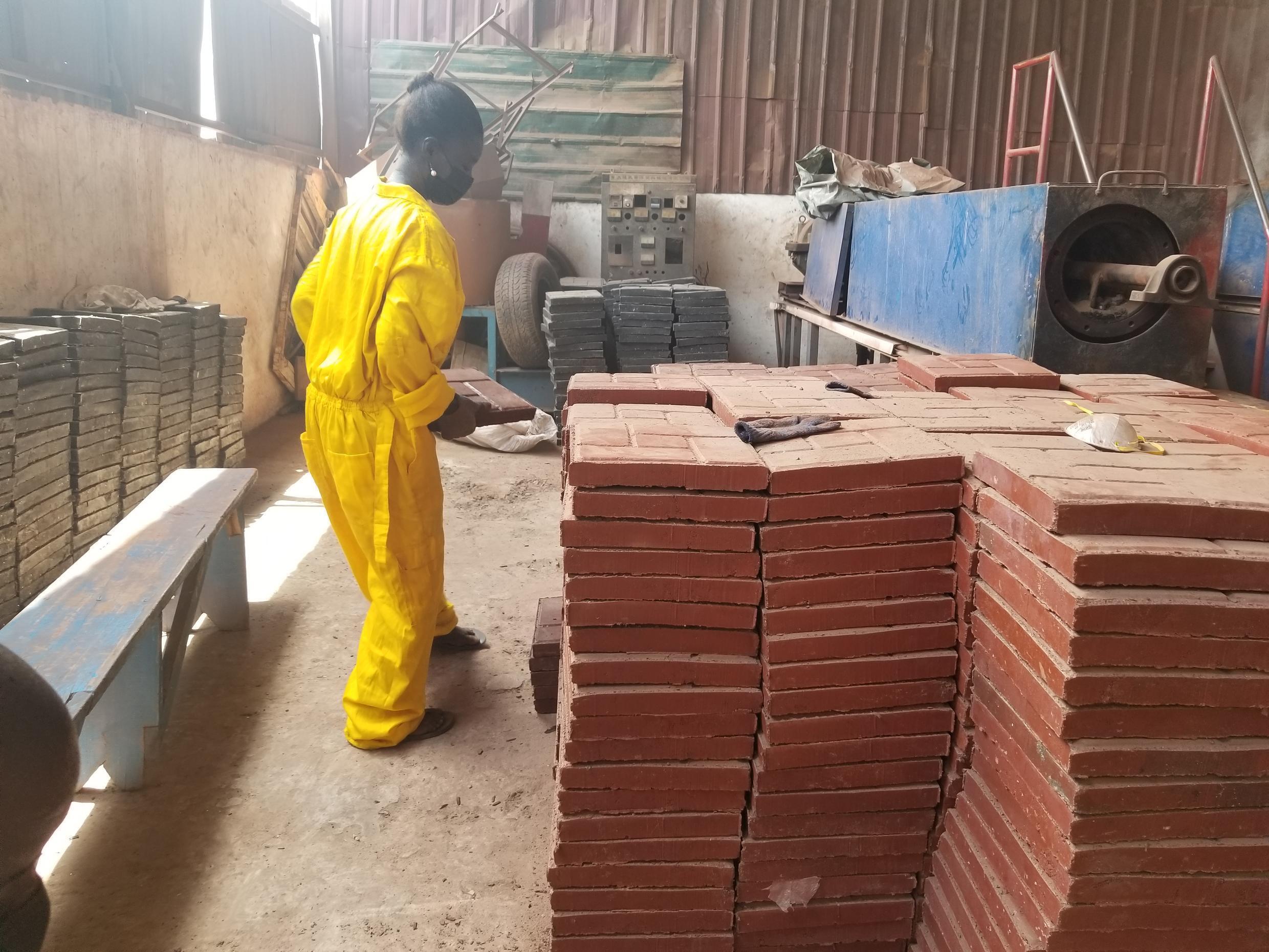 Ghana s Plastic House A Step Towards Dealing With The Country s Pollution ghana-s-plastic-house-a-step-towards-dealing-with-the-country-s-pollution