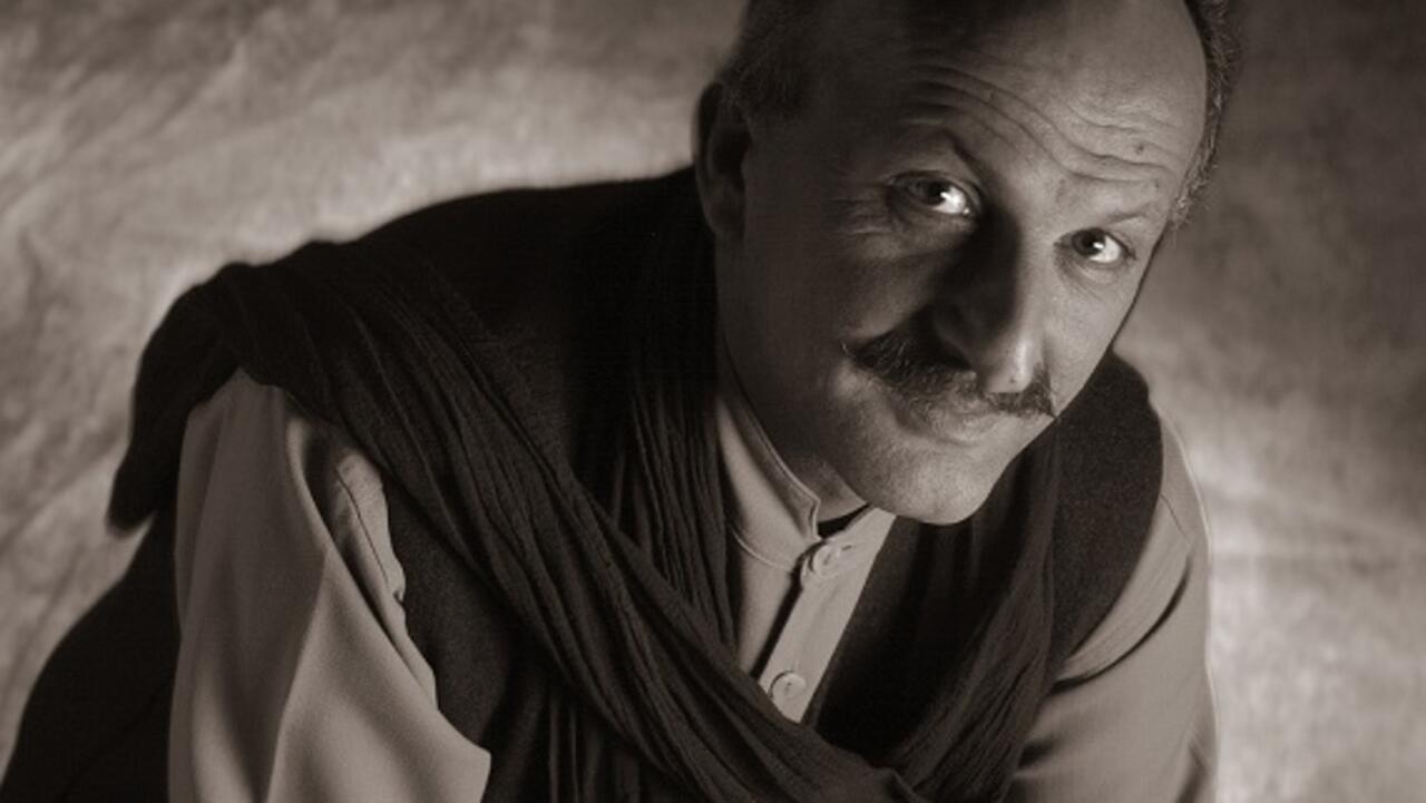 Photojournalist Reza teaches in Buenos Aires slums - International report