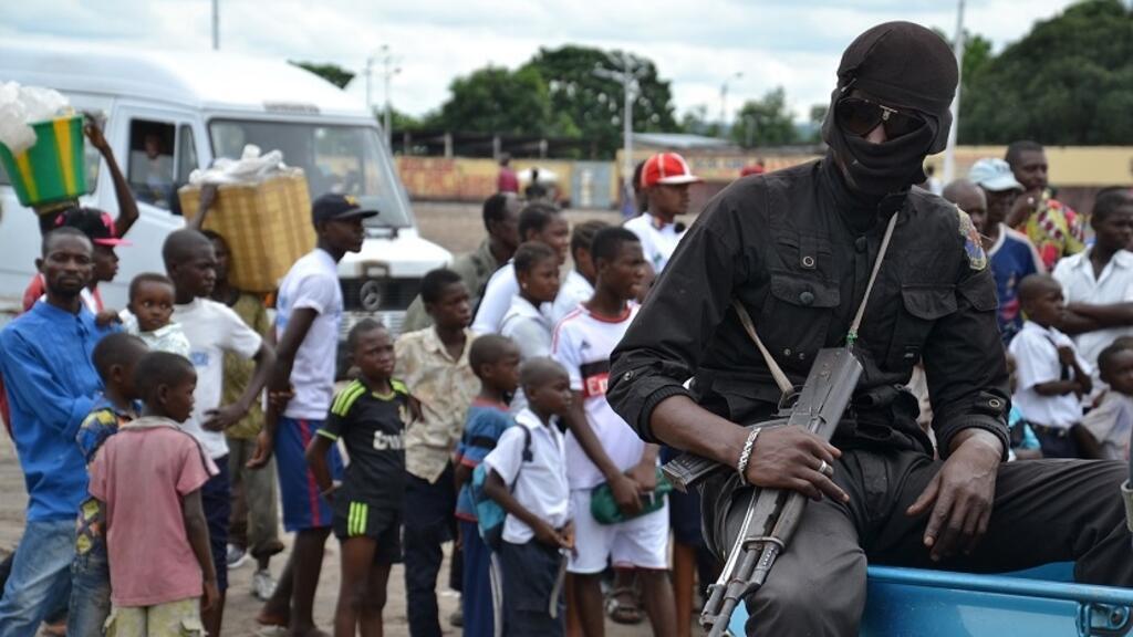 2. Chasse aux «kuluna» à Kinshasa, la fin de la criminalité? - Le débat ...