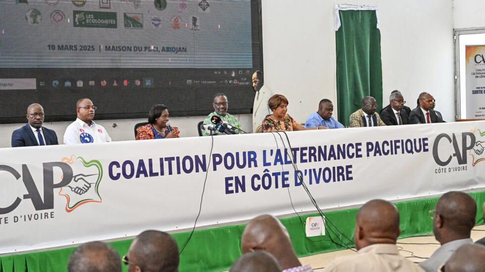 Côte d'Ivoire: la coalition pour l'alternance pacifique, forte de 25 partis, officiellement lancée