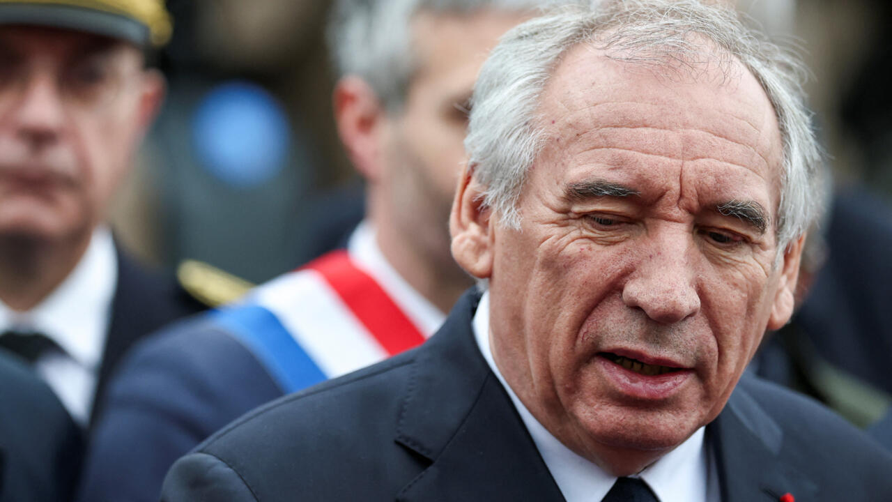 France: François Bayrou, 100 jours au pouvoir et une cote de popularité ...
