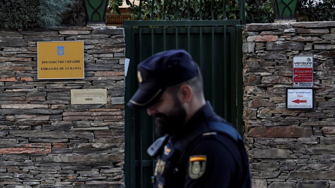 Spain jails letterbomb suspect to avoid 'flight to Russia'