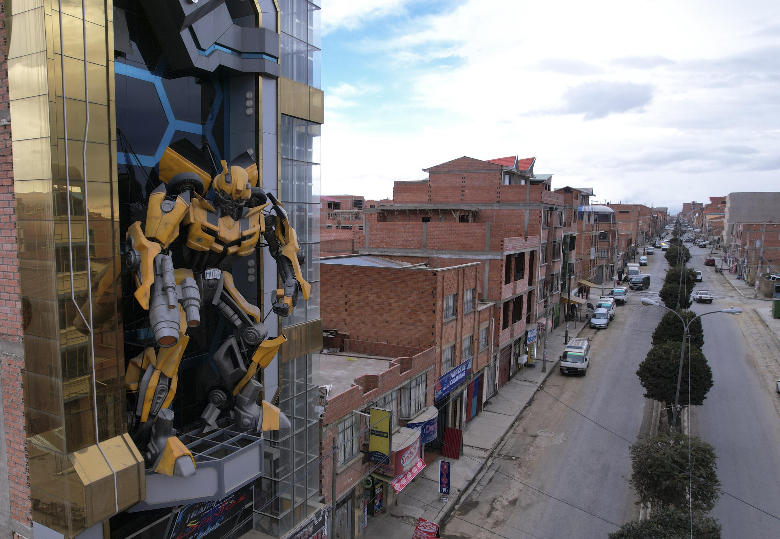 Un barco entre nubes y superhéroes, el singular fenómeno de los ...