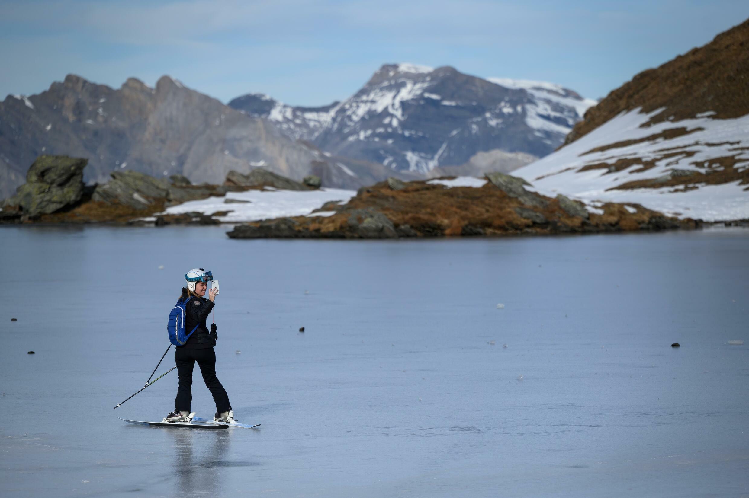 Climate change sees Swiss Alps add over 1,000 lakes: study - RFI