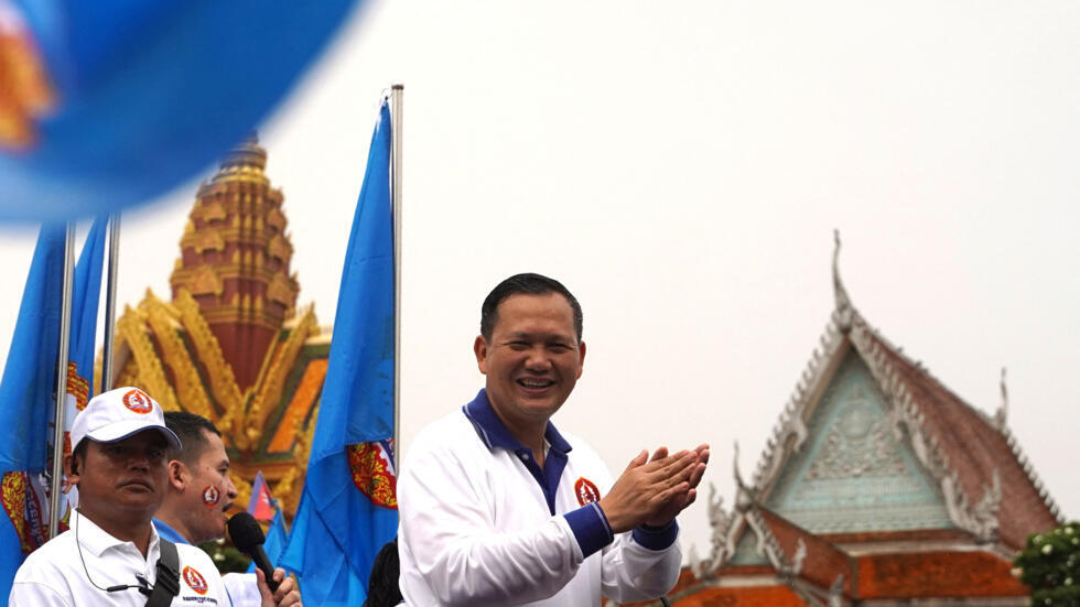 Từ Hun Sen đến Hun Manet, gọng kềm Trung Quốc luôn siết chặt Cam Bốt