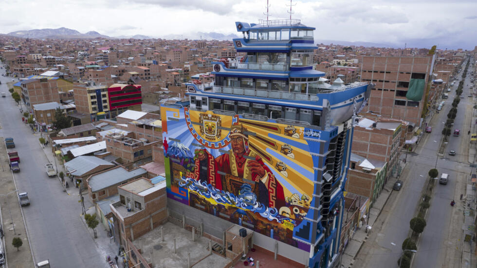 Un barco entre nubes y superhéroes, el singular fenómeno de los ...