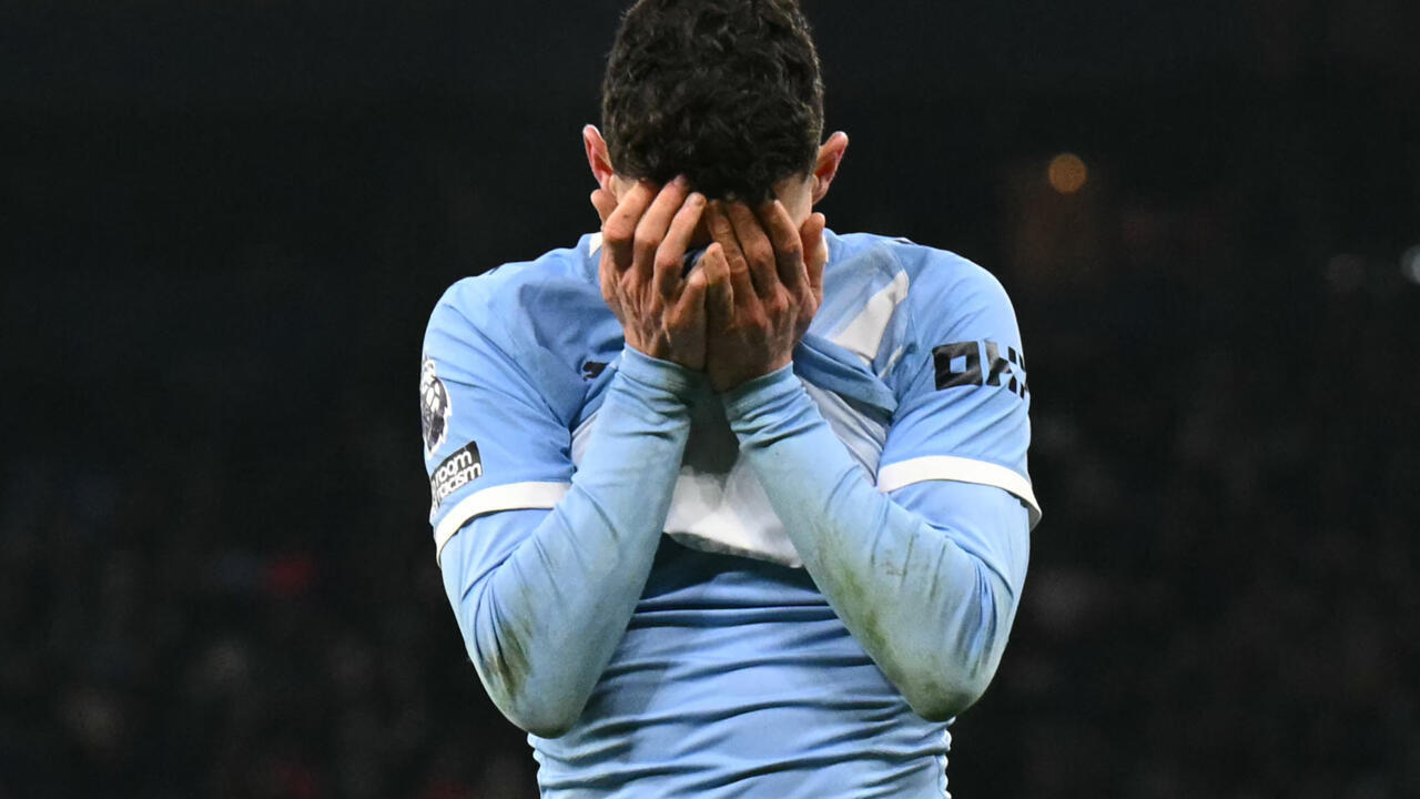 Man City's Foden to play through pain of broken hand