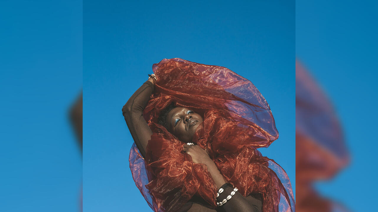 La Franco-Camerounaise Cindy Pooch sort un mini album «Le feu» - Le ...