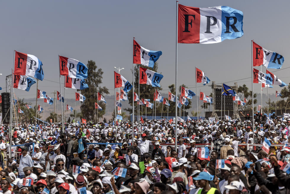 Rwanda's Kagame sworn in saying regional peace 'a priority'