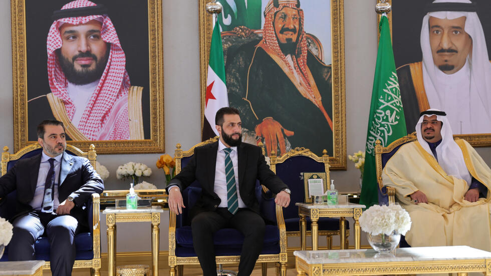 Le président syrien par intérim Ahmed al-Charaa en Arabie saoudite pour ...