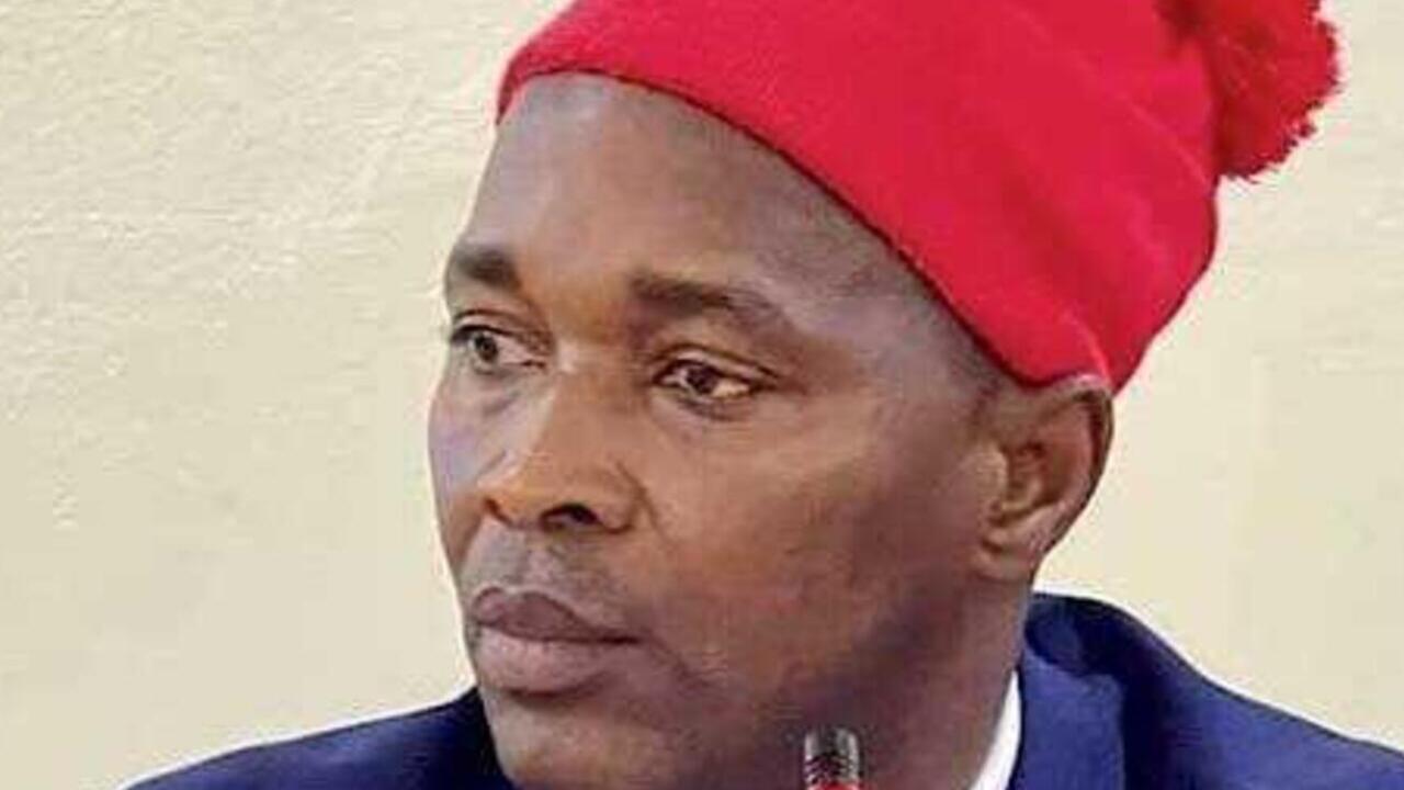 Fernando Dias da Costa, gooto e ƴamannooɓe lefol laamu ngu nantini ɗaminaade heɓde poolgu e ɗii ...